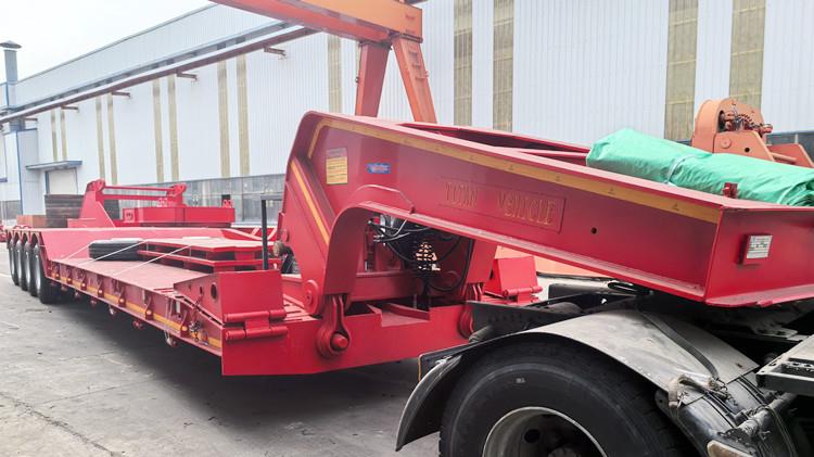 Un cliente nigeriano visita TITAN para comprar un remolque Lowboy de 4 ejes