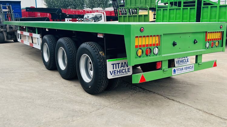 Camiones de tres ejes con remolques de plataforma | Remolques de plataforma semiplana a la venta ...